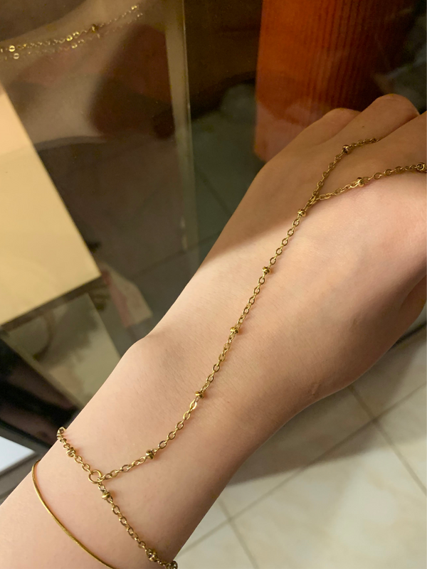 Gold studd handchain – YOUR